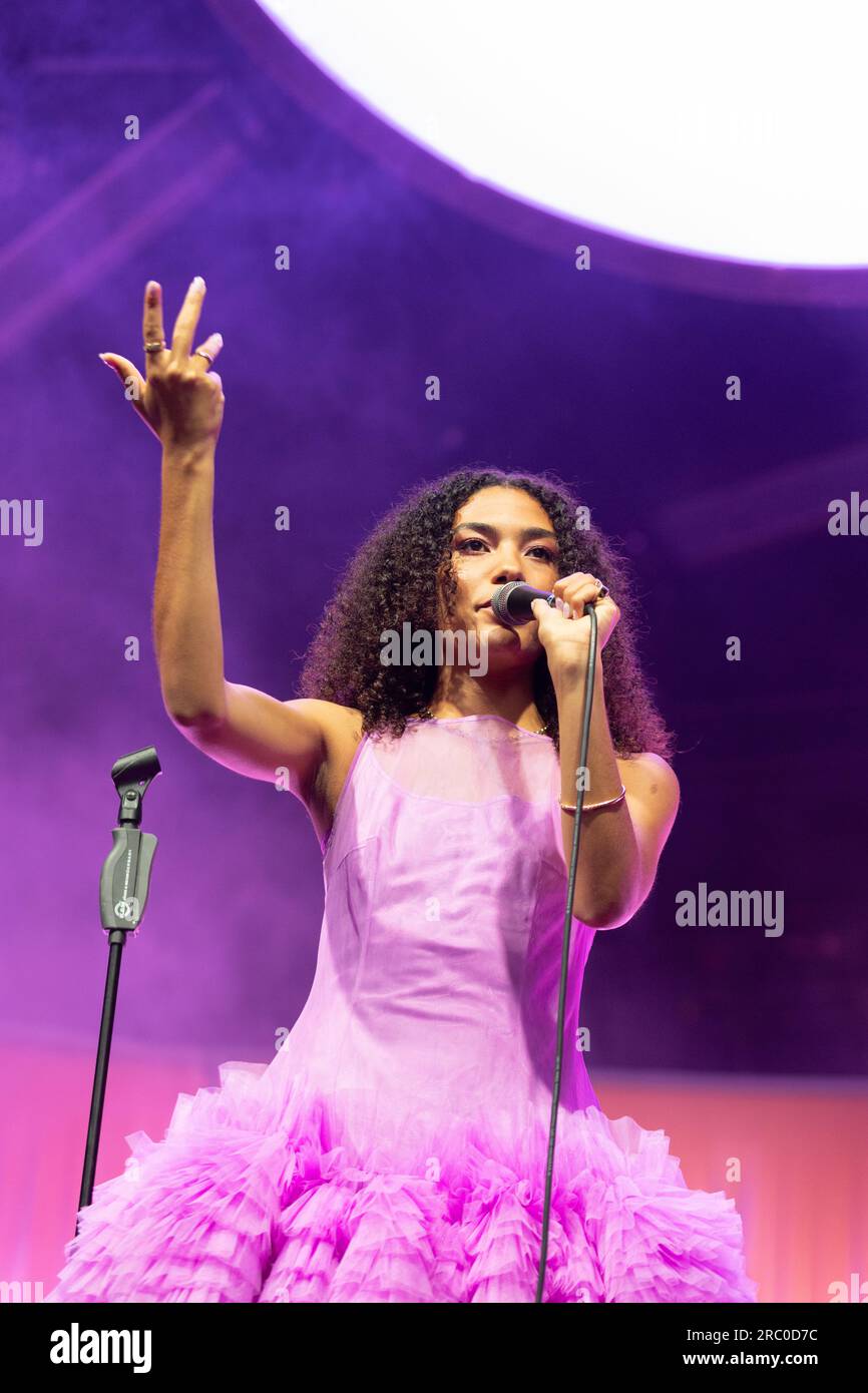 Molly goddard yuri hi-res stock photography and images - Alamy