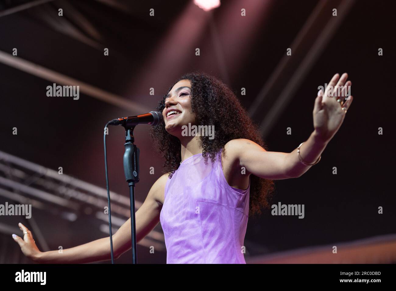Molly goddard yuri hi-res stock photography and images - Alamy