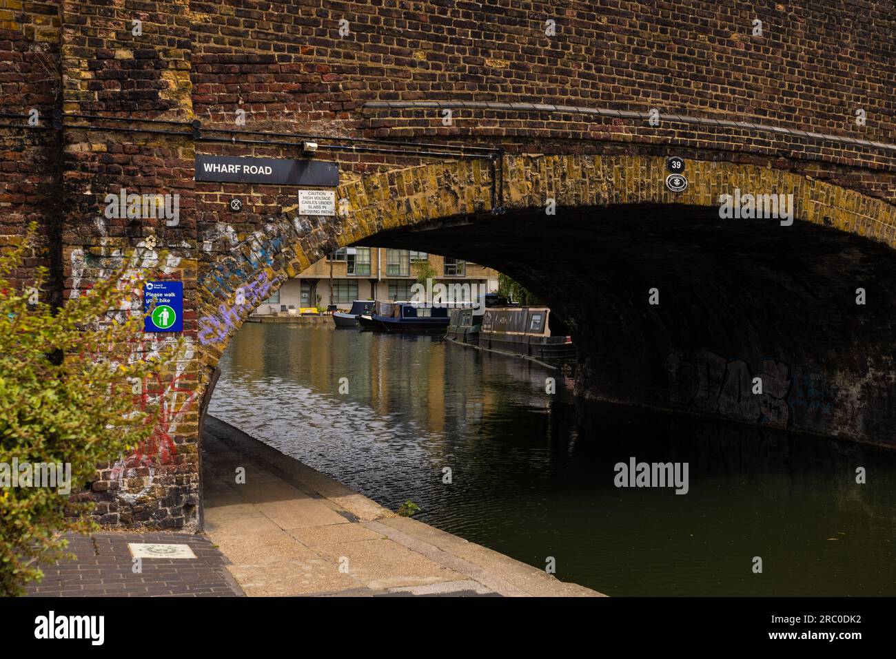 Towpaths of london hi-res stock photography and images - Alamy