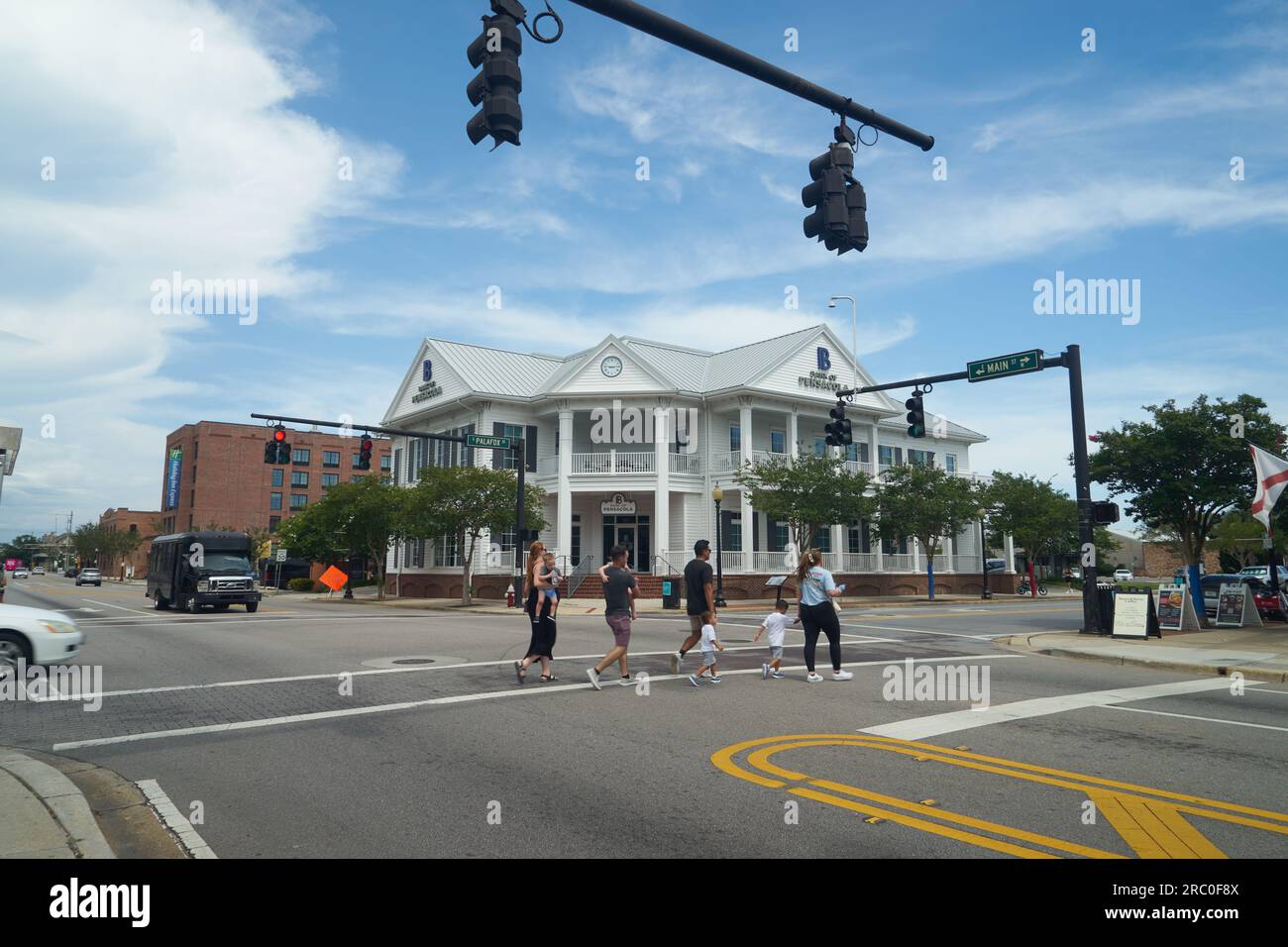 Circle bank hi-res stock photography and images - Alamy