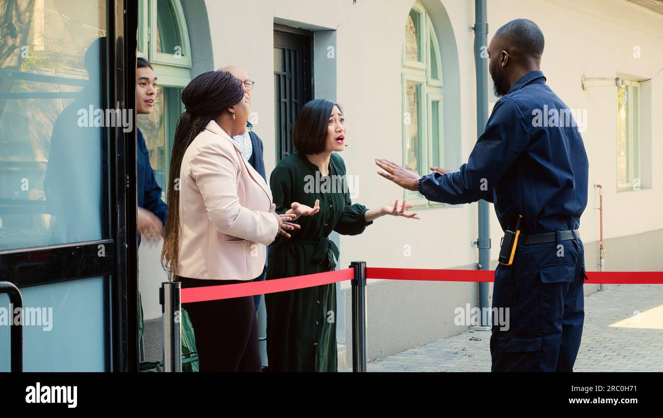 Police officer woman door hi-res stock photography and images - Alamy