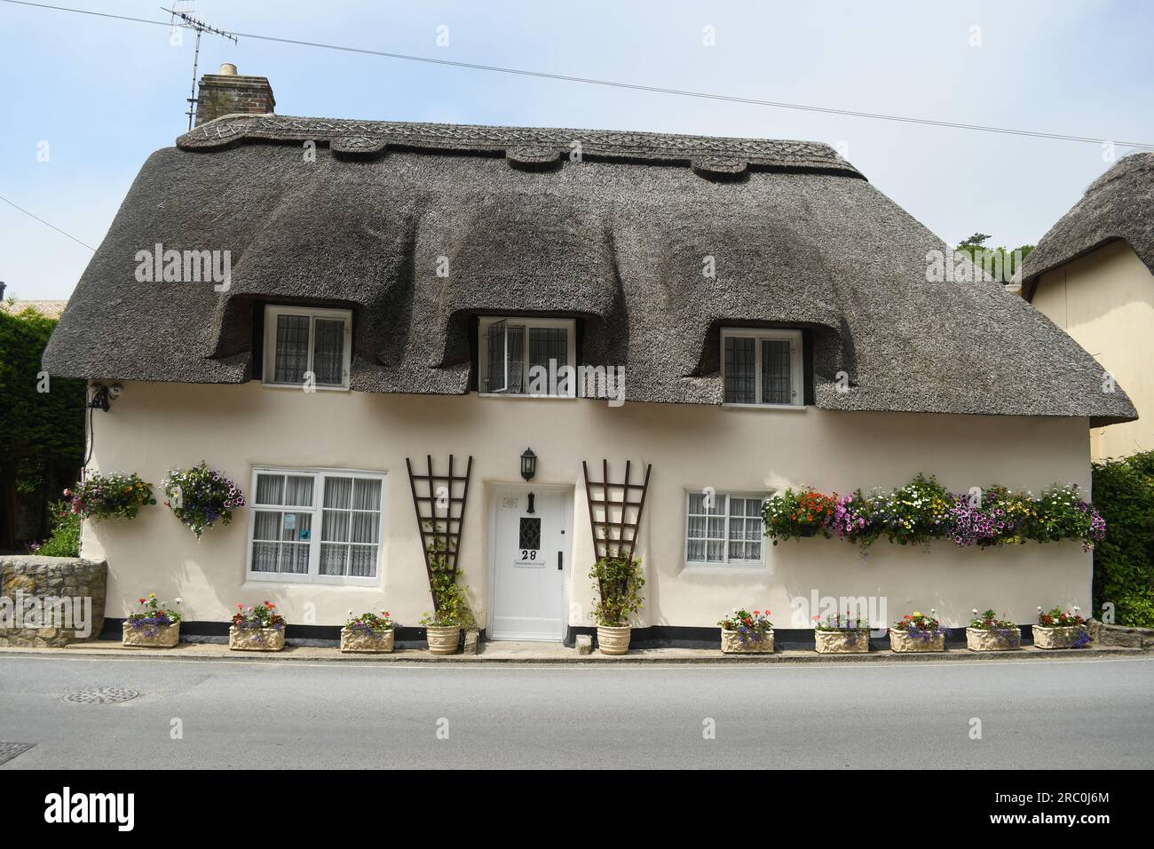 Castle inn pub lulworth england hi-res stock photography and images - Alamy