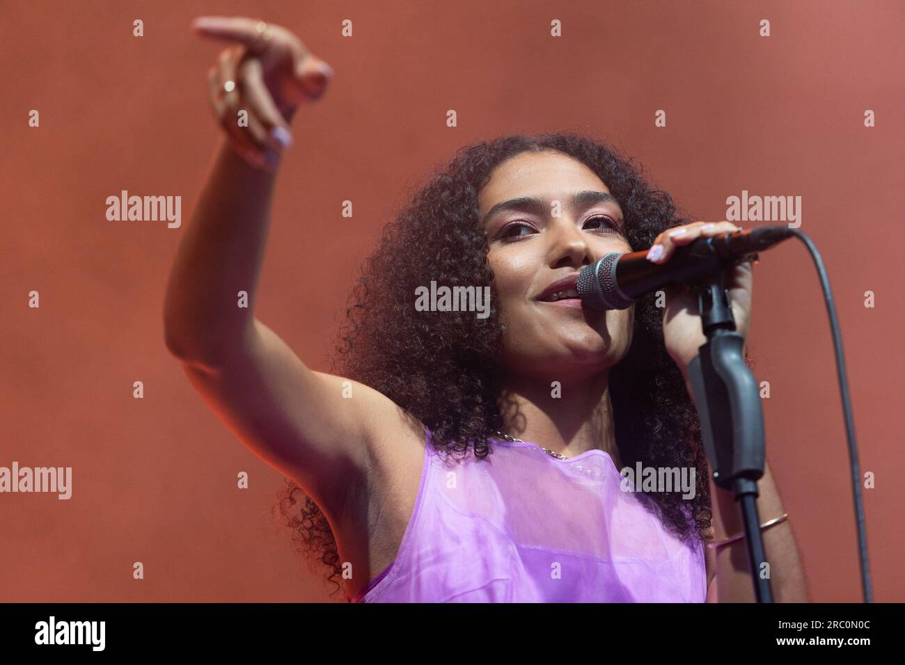 Molly goddard lilac dress hi-res stock photography and images - Alamy