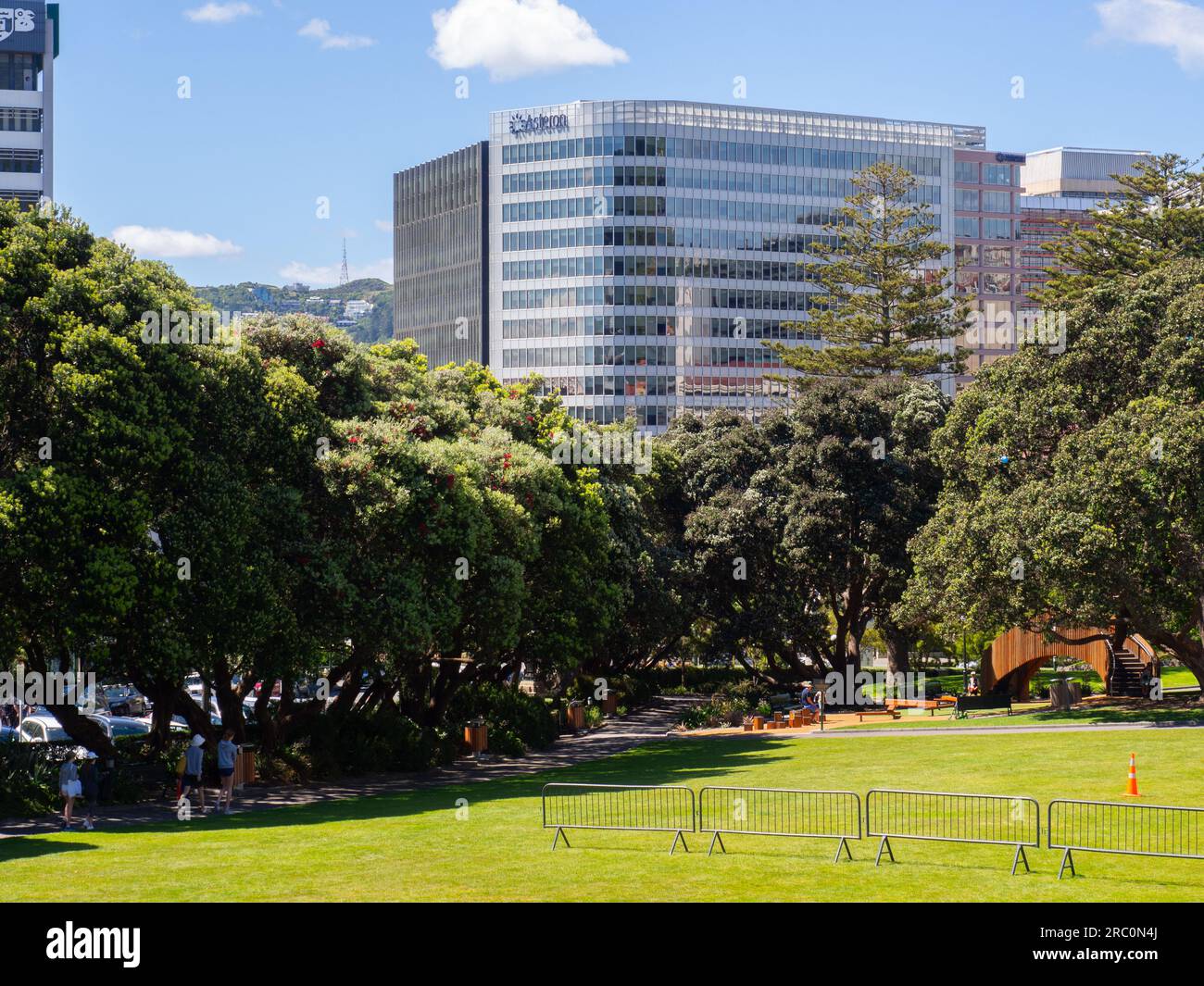 Parliament Grounds And City Buildings Wellington Stock Photo - Alamy