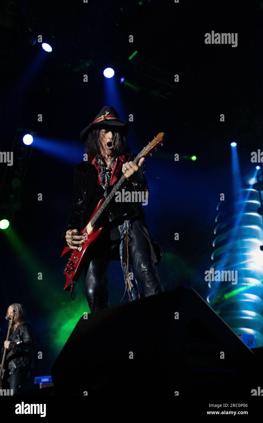 Johnny depp tour hi-res stock photography and images - Alamy