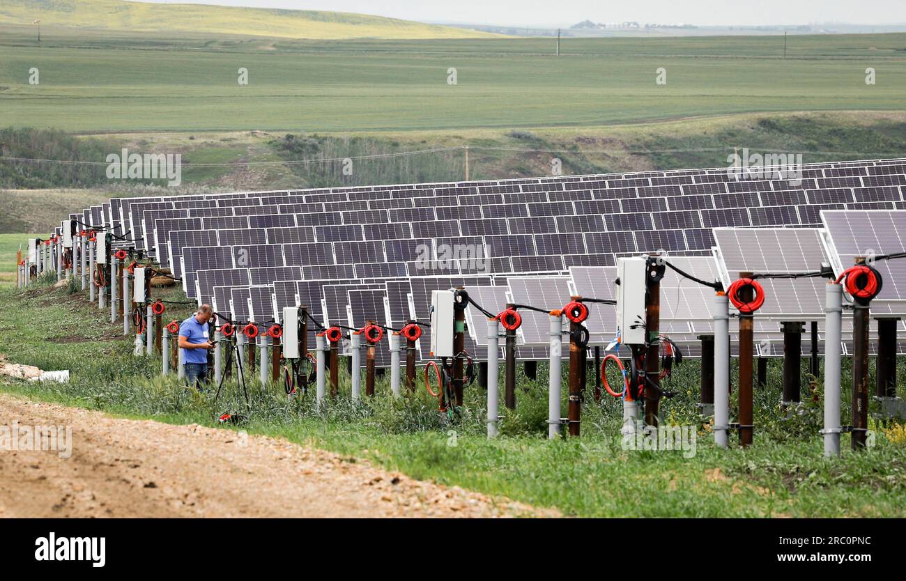 Drumheller, Canada. 11th July, 2023. Solar panels pictured at the ...