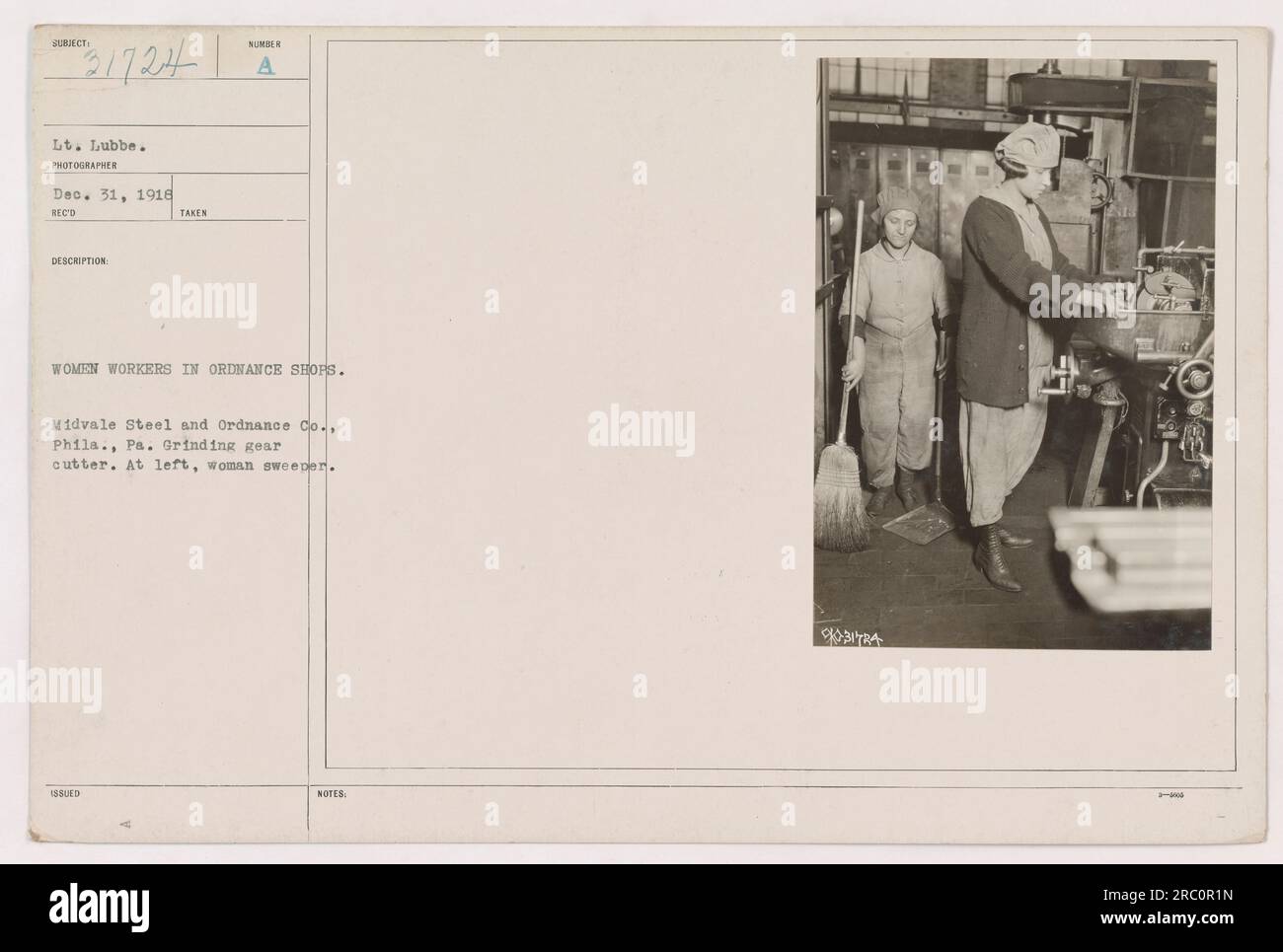 A group of women working in the ordnance shops at Midvale Steel and ...