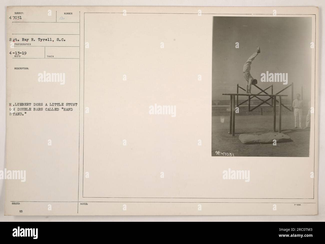 One armed hand stand hi-res stock photography and images - Alamy