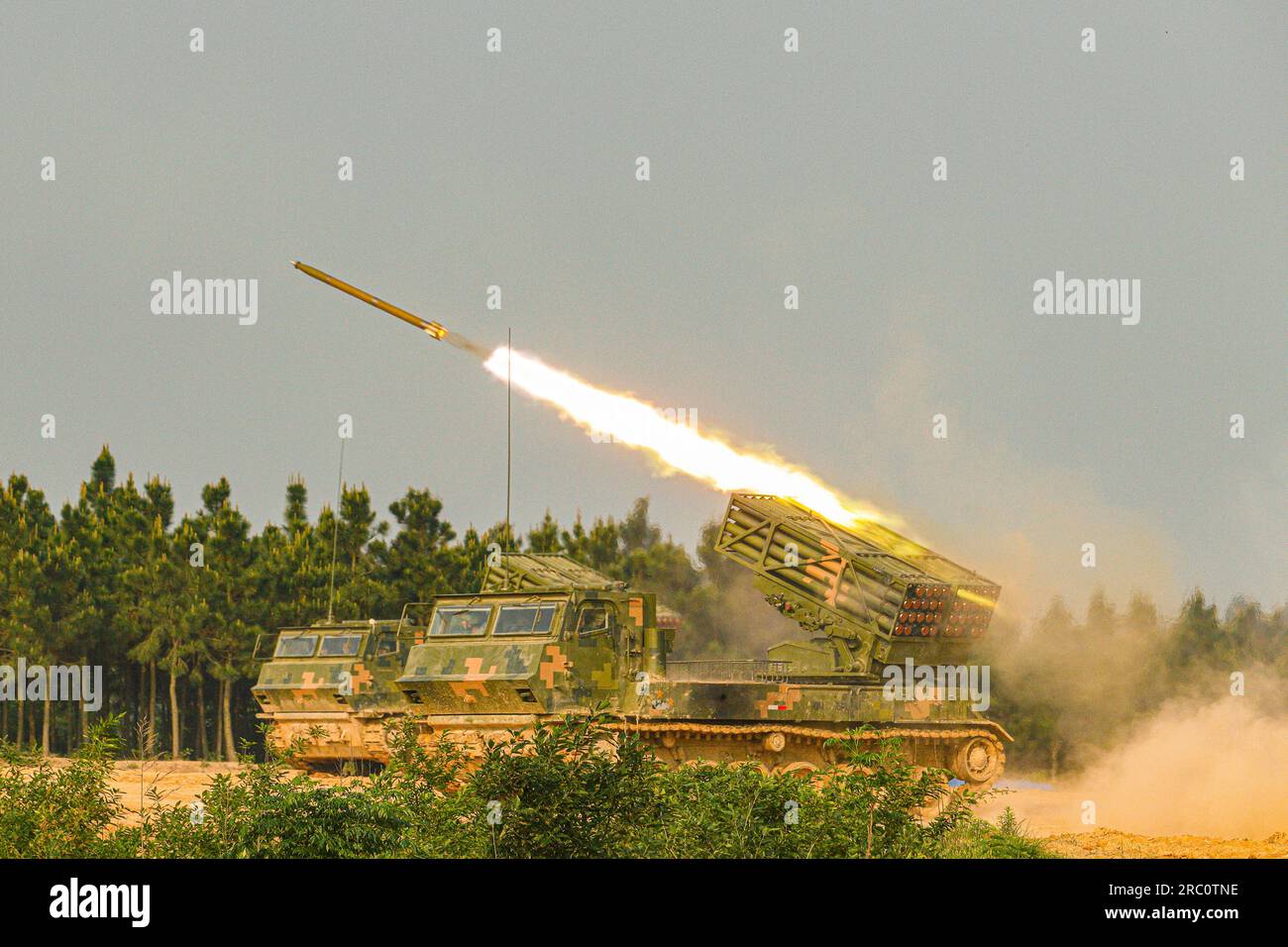 Rocket launchers hi-res stock photography and images - Alamy