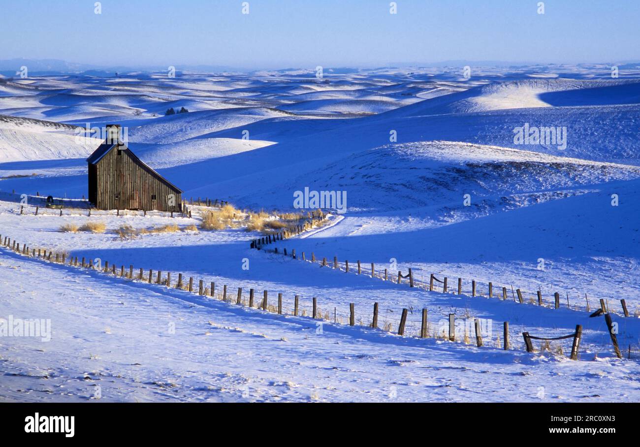 Salt box barn style hi-res stock photography and images - Alamy