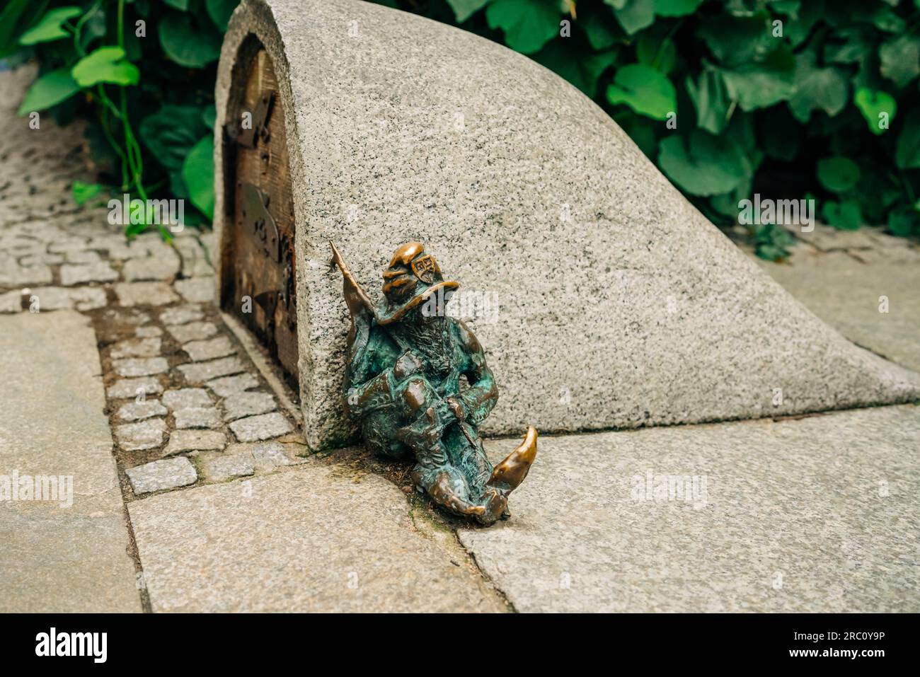 The Dwarfs of Wroclaw. Dwarfs sculptures lurking and hiding around ...