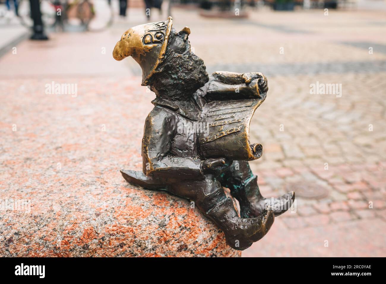 The Dwarfs of Wroclaw. Dwarfs sculptures lurking and hiding around ...