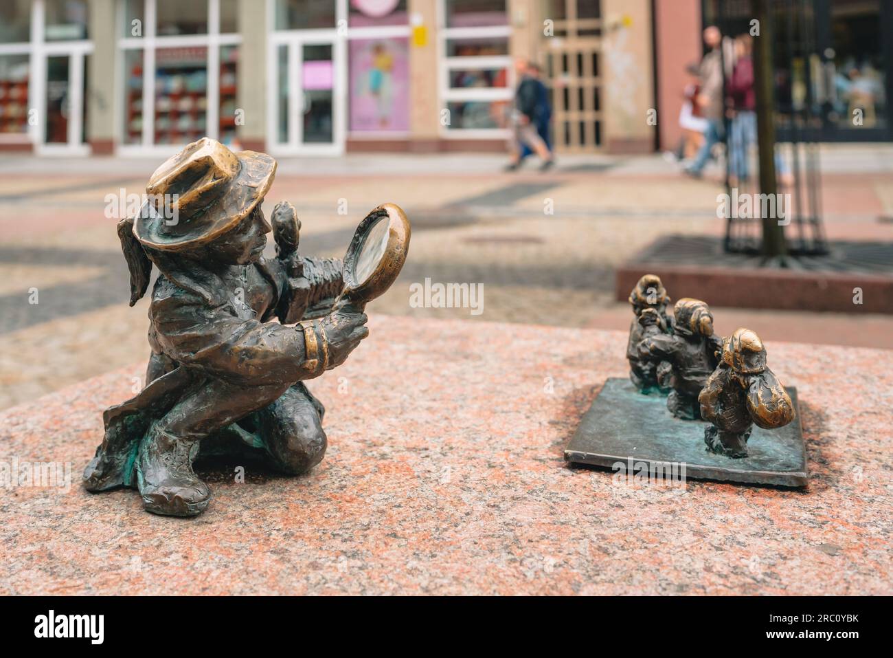 The Dwarfs of Wroclaw. Dwarfs sculptures lurking and hiding around ...