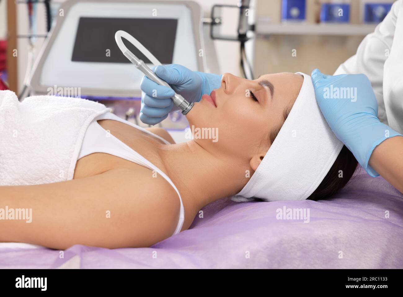 Young woman undergoing cosmetic procedure in beauty salon. Microcurrent therapy Stock Photo - Alamy