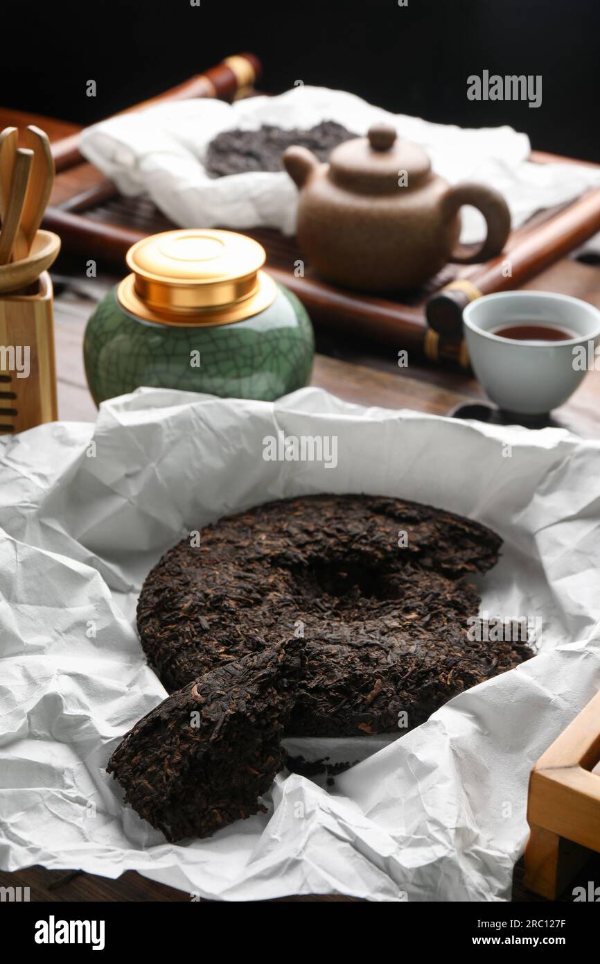 Broken china cup hi-res stock photography and images - Alamy