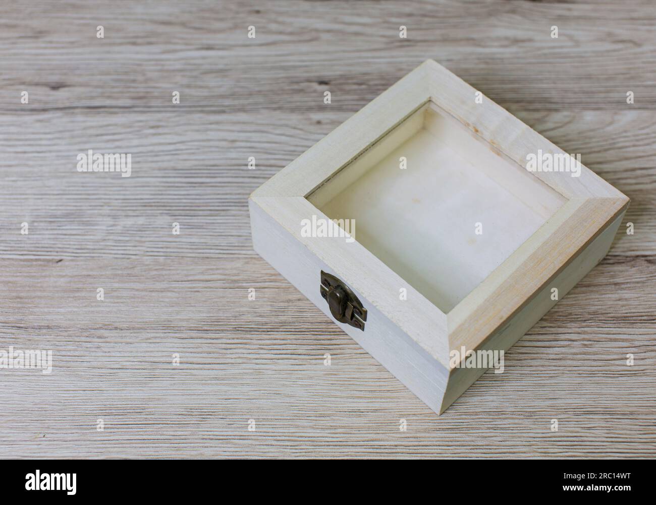 mall brown wooden box Container objects are locked with separate ... mall brown wooden box Container objects are locked with separate ...