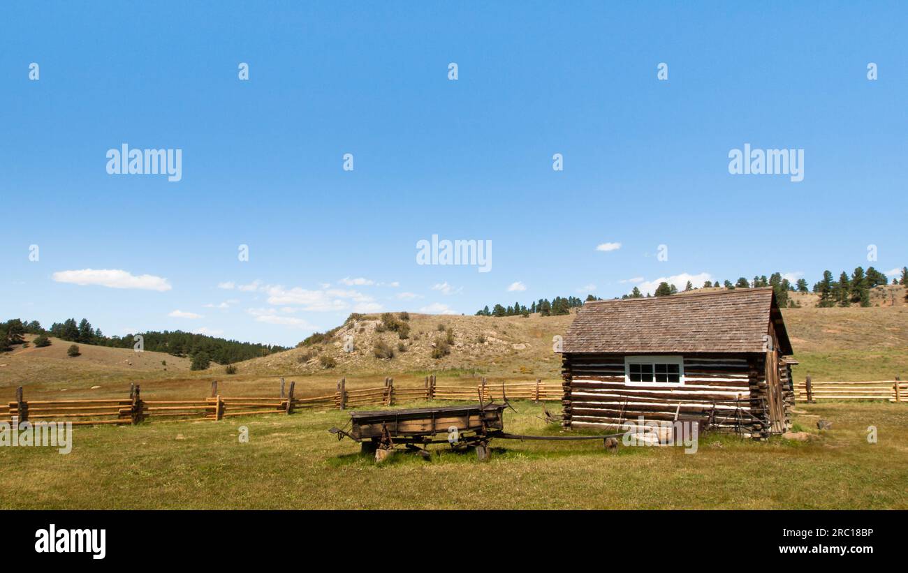 Rustic log cabin on the farm Stock Photo - Alamy