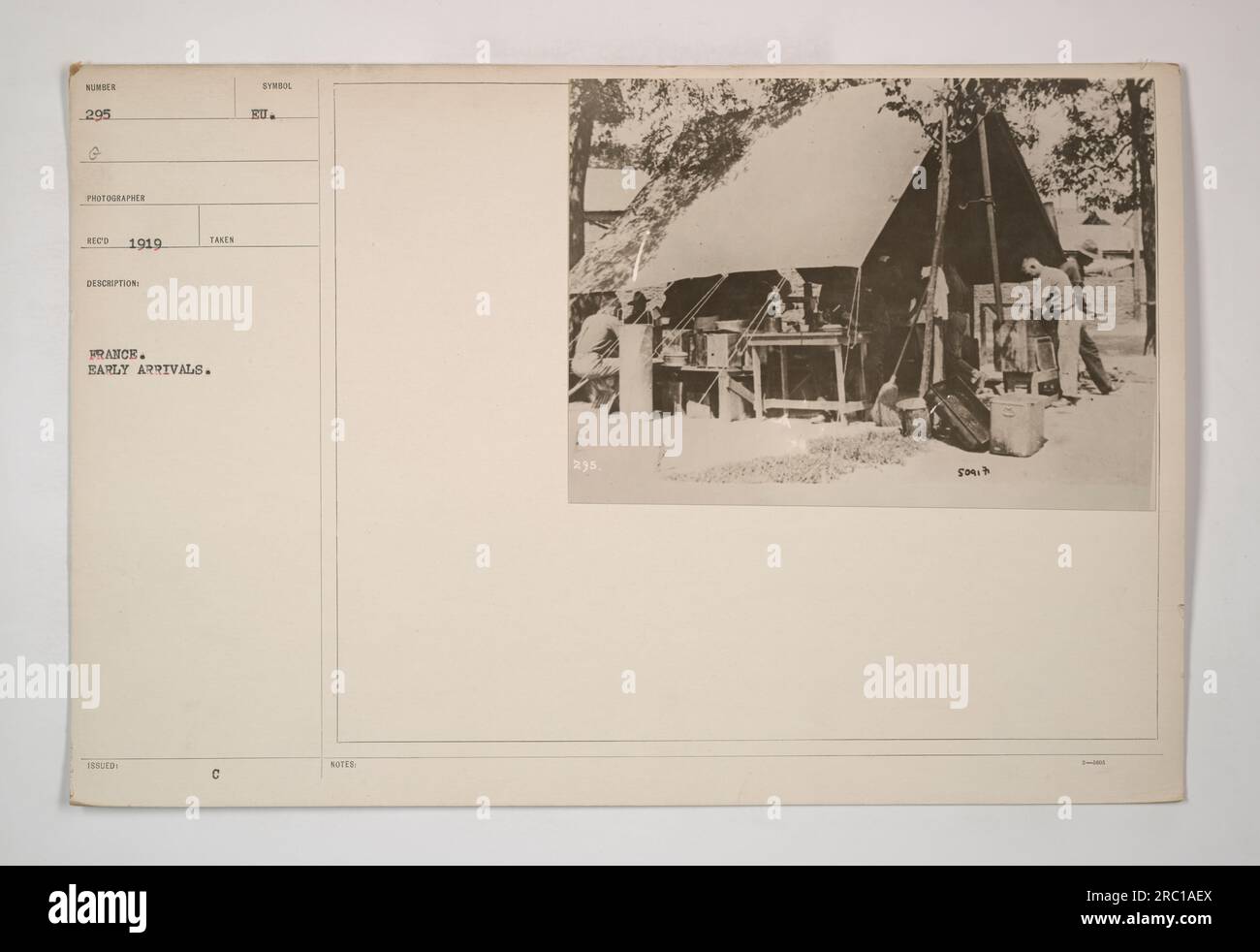 American soldiers arriving in France as part of the early deployment ...