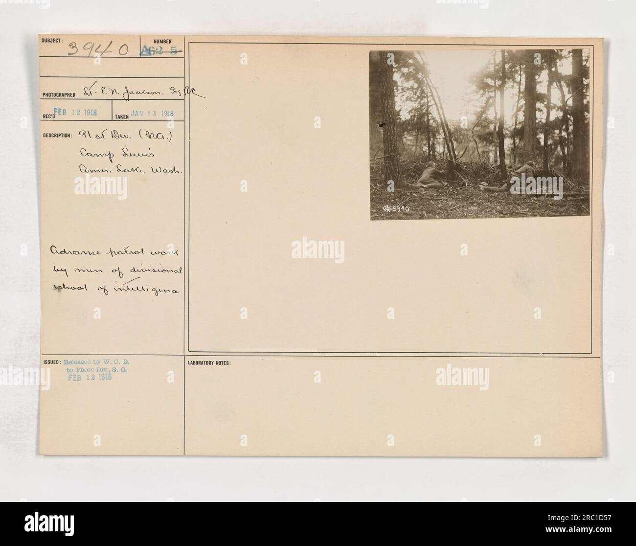 Soldiers from the divisional school of intelligence conducting an ...