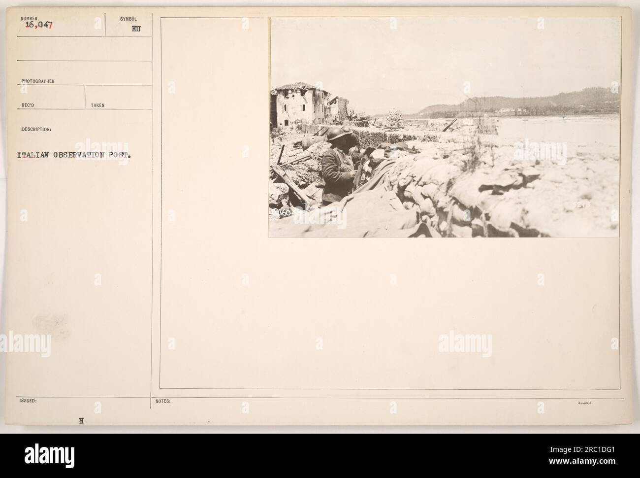 American soldiers at an Italian observation post during World War One ...