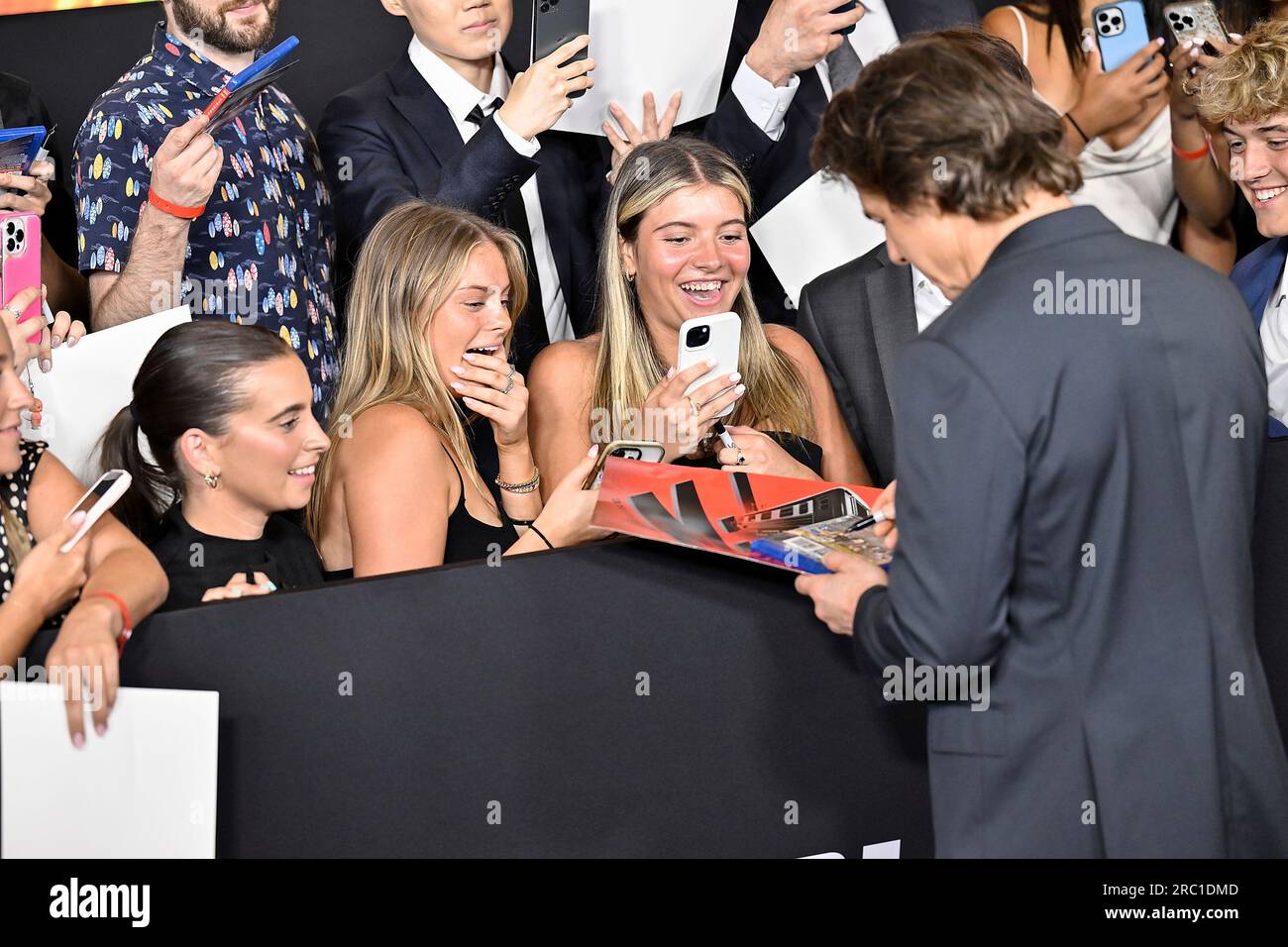 Tom Cruise signs autographs for fans at the premiere of "Mission ...