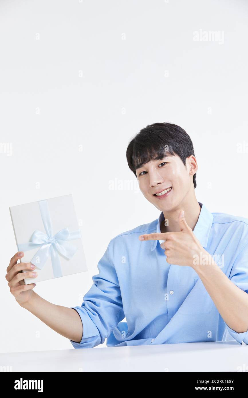 Male gift korean hi-res stock photography and images - Alamy