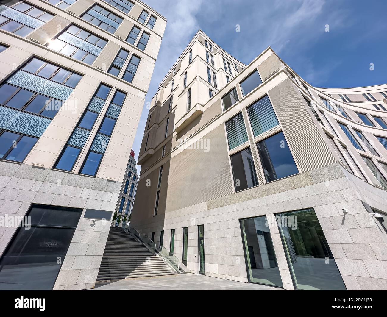 Office building sunlight sky hi-res stock photography and images - Alamy
