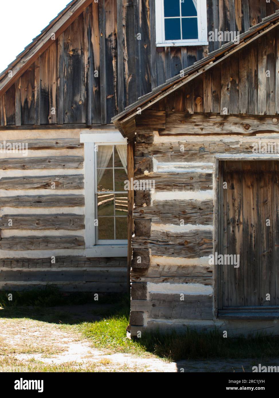 Rustic log cabin on the farm Stock Photo - Alamy