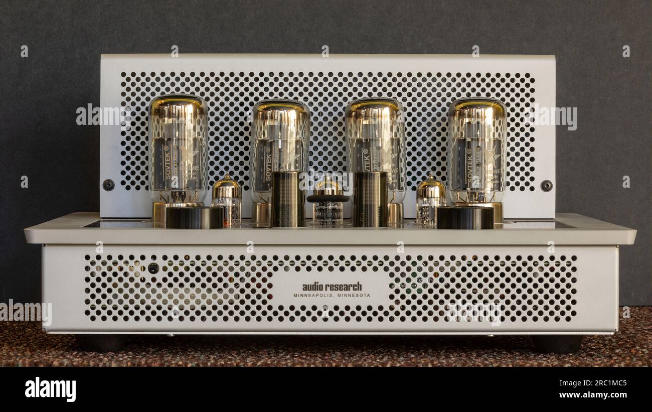 The I50 Vacuum Tube Integrated Amplifier in silver finish, by Audio ...