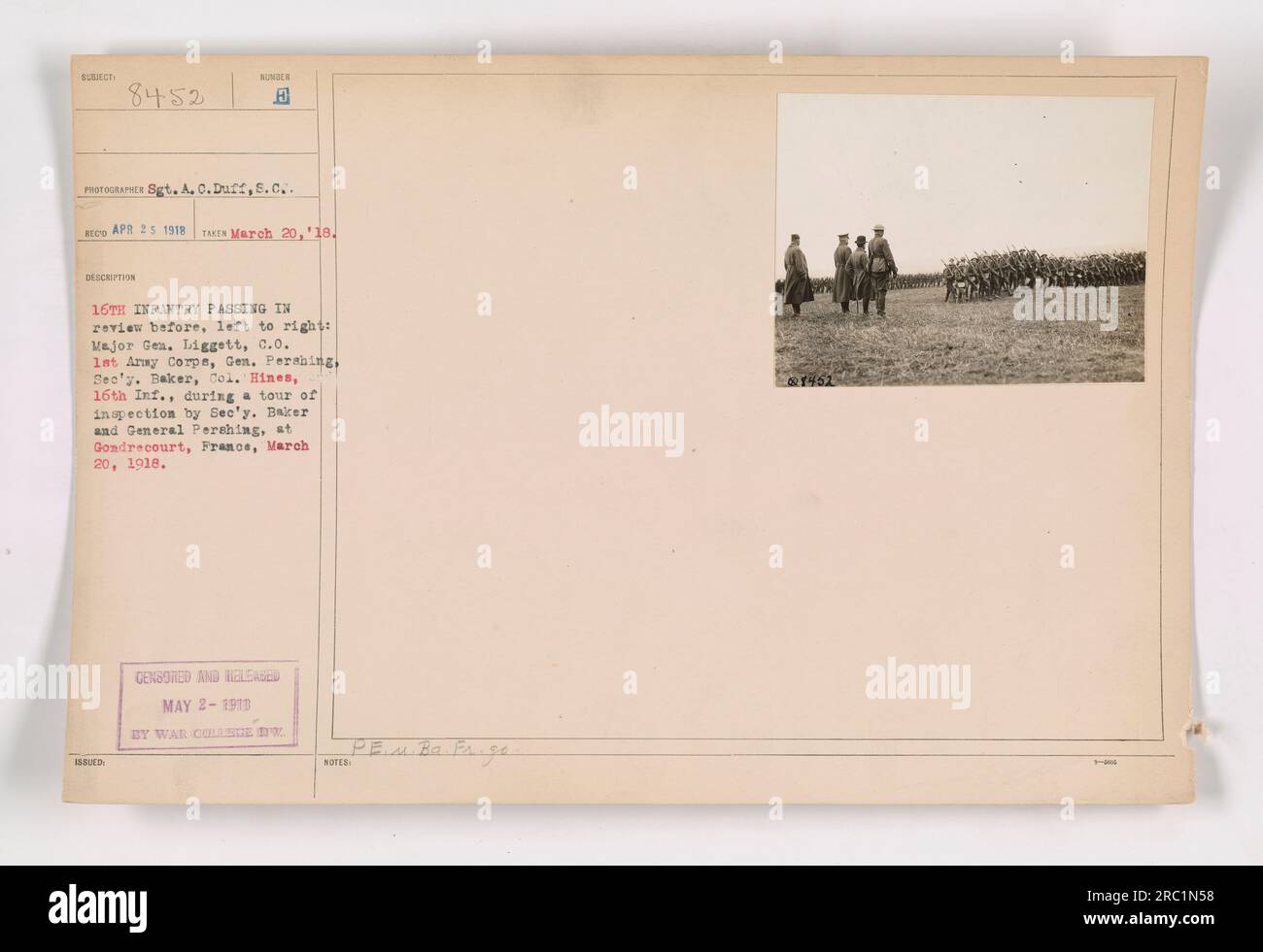 Army inspection tour photographs hi-res stock photography and images ...