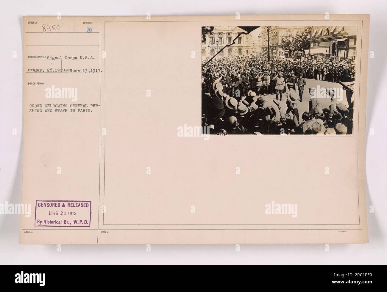 Crowd gathered in Paris to welcome General Pershing and his staff ...