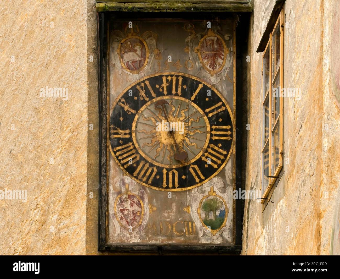 Castle historic clock hi-res stock photography and images - Alamy