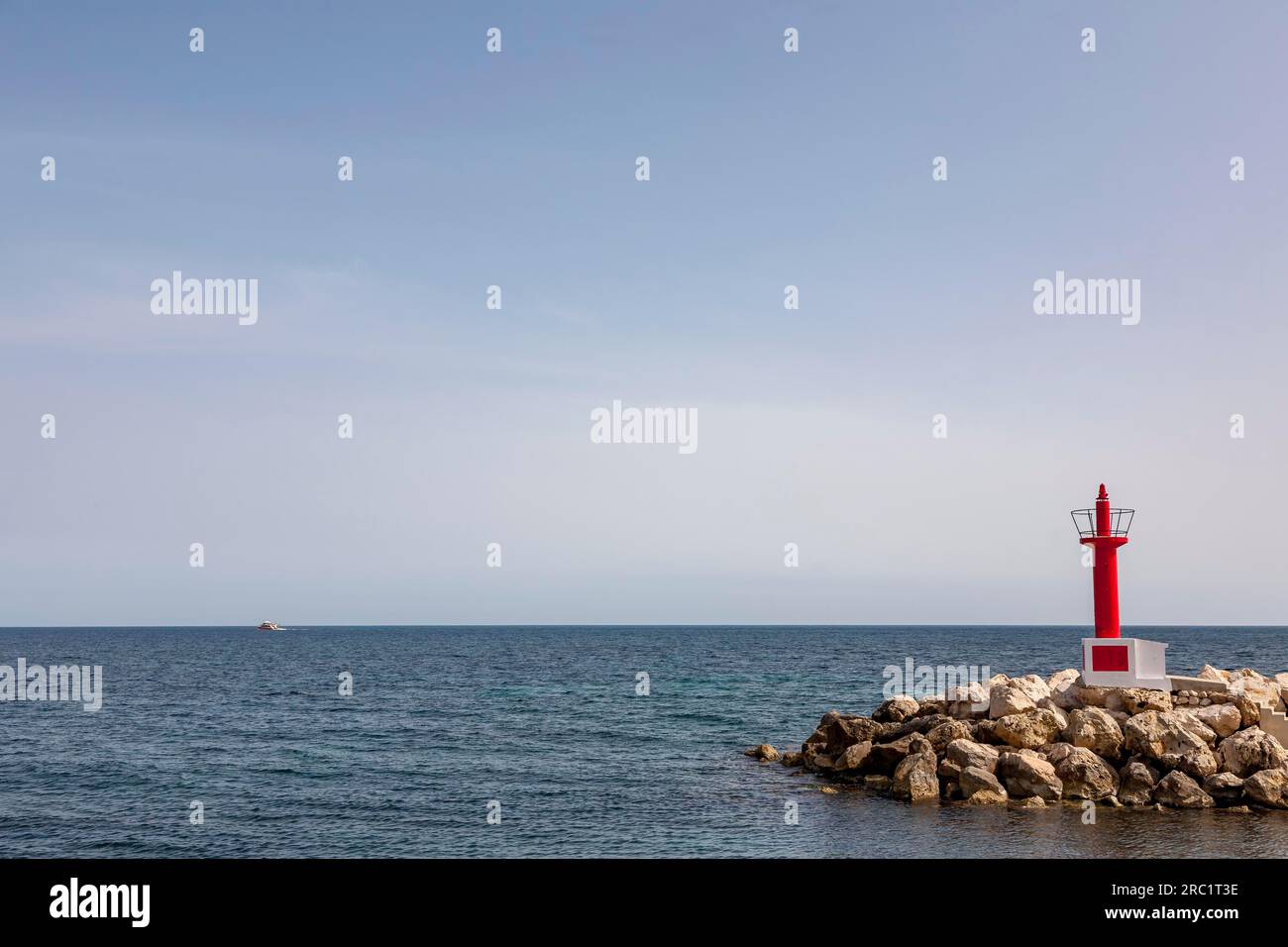 Pier light at the harbour entrance Stock Photo - Alamy