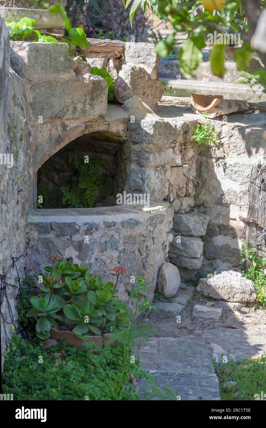 Island islands courtyard hi-res stock photography and images - Alamy