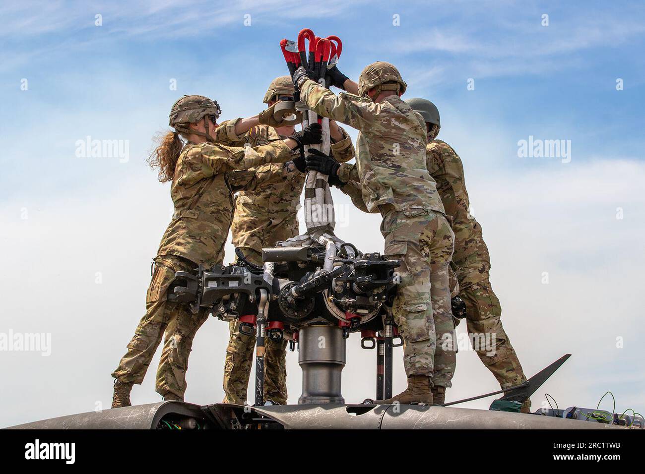 Ch 47 chinook uh 60 black hawk hi-res stock photography and images - Alamy