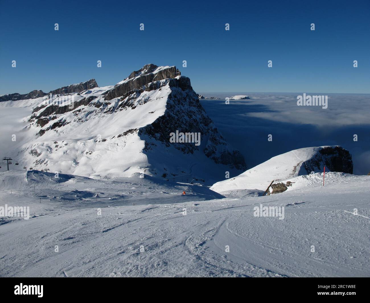 Mountain and sea of fog in the Titlis ski area Stock Photo - Alamy