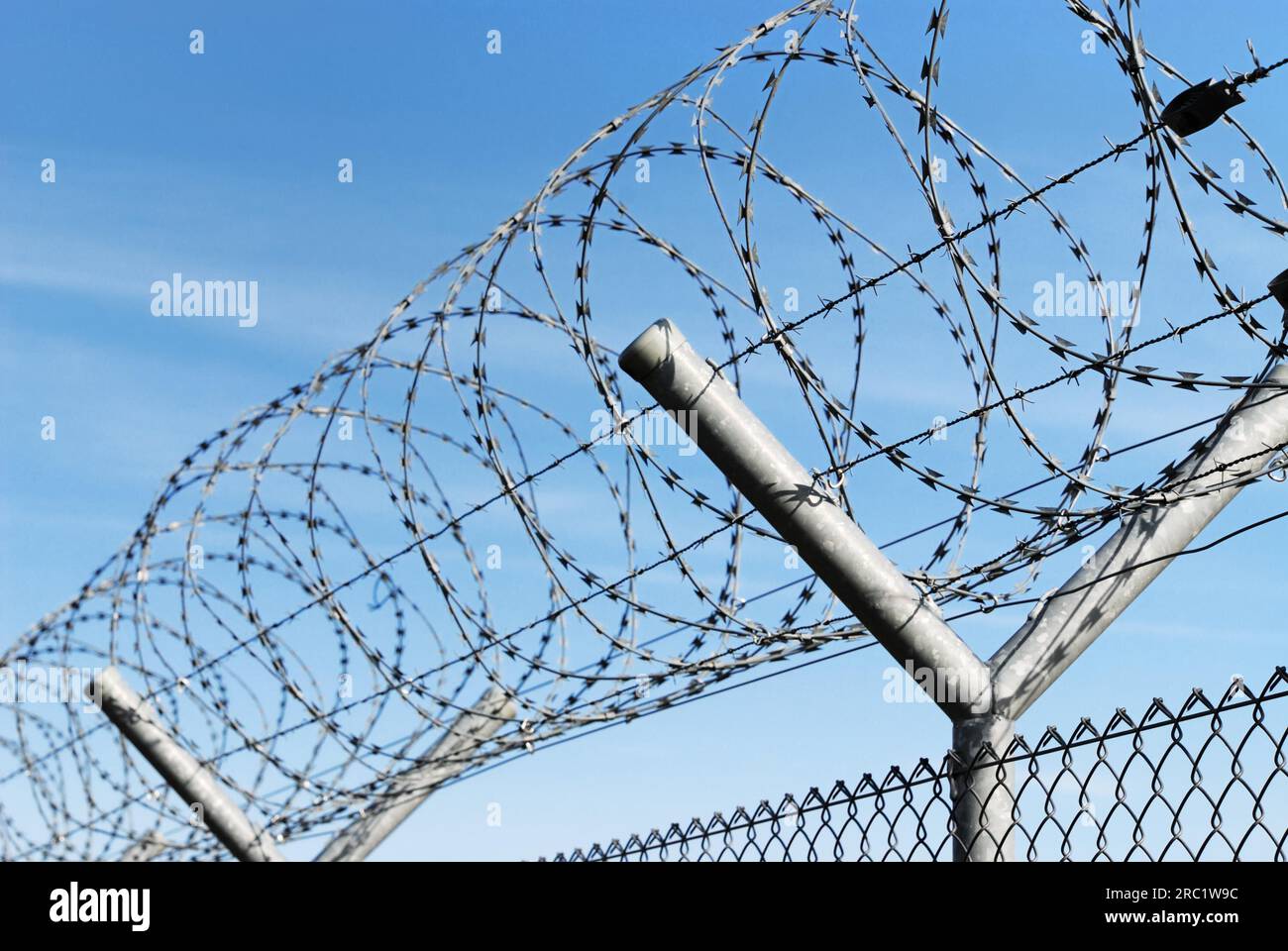 Barbed wire border protection hi-res stock photography and images - Alamy