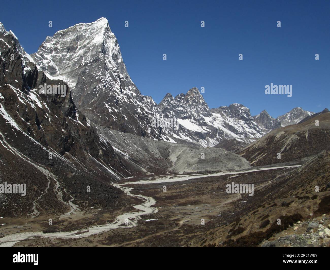 Cholatse, high mountain in the Everest Region Stock Photo - Alamy
