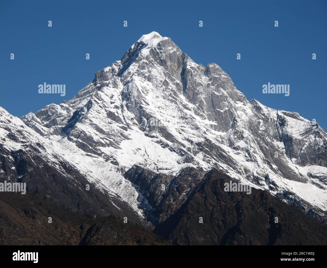 Snow capped mountain peak, view from Lukla Stock Photo - Alamy