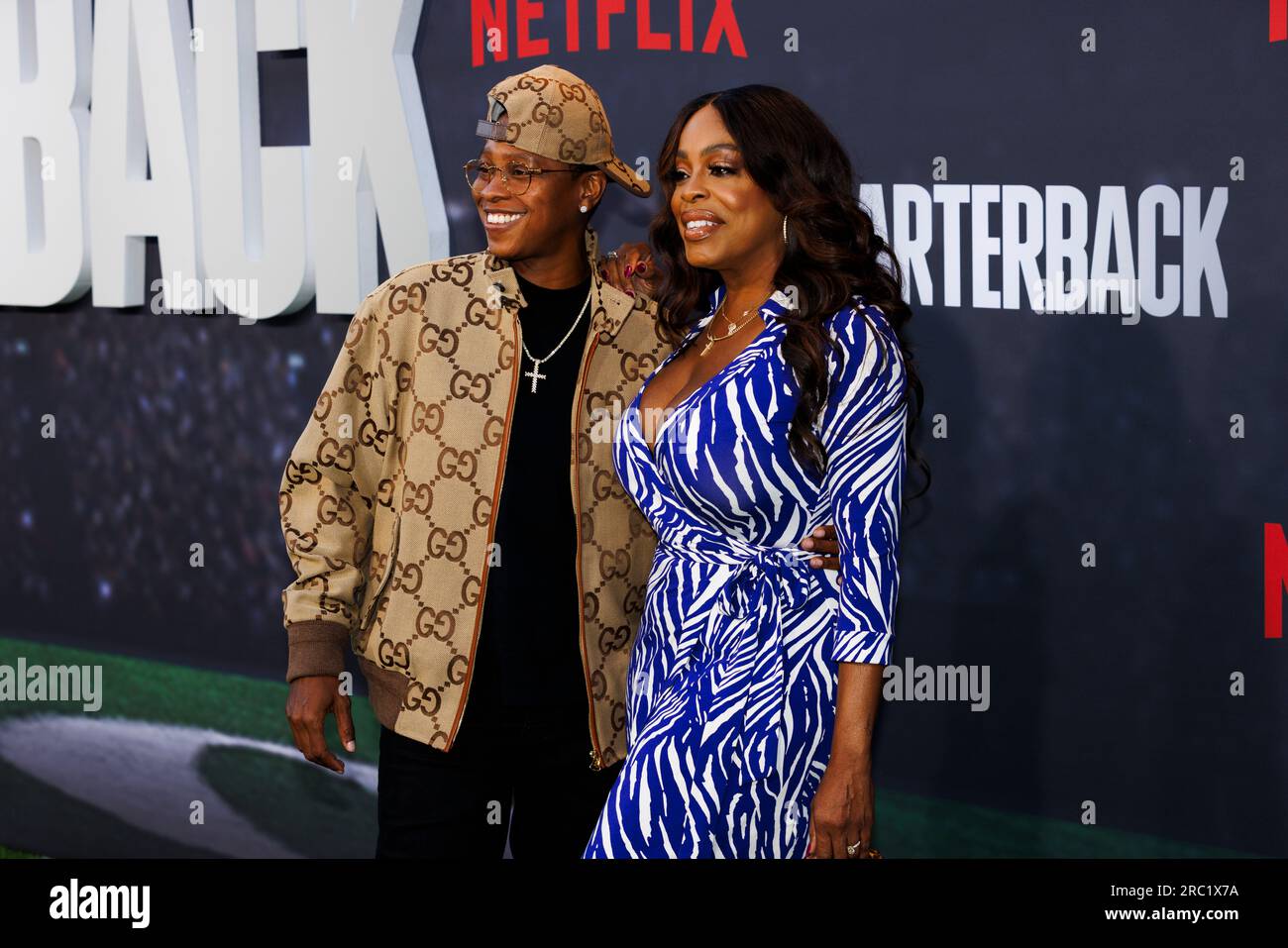 Singer Jessica Betts and Actor Niece Nash arrive for the premiere of ...