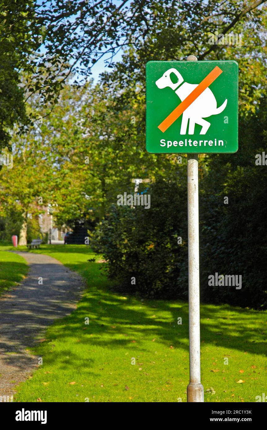 Sign 'playground, no dog dirt', Vlissingen, peninsula Walcheren ...