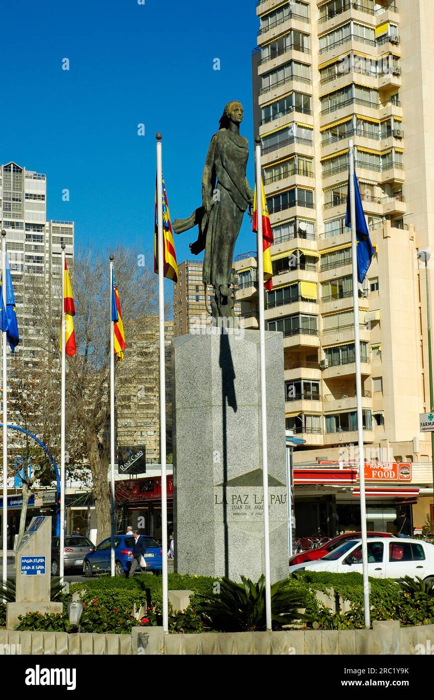 Statue and flags in Europe Square, Benidorm, Costa Blanca, Spain Stock ...