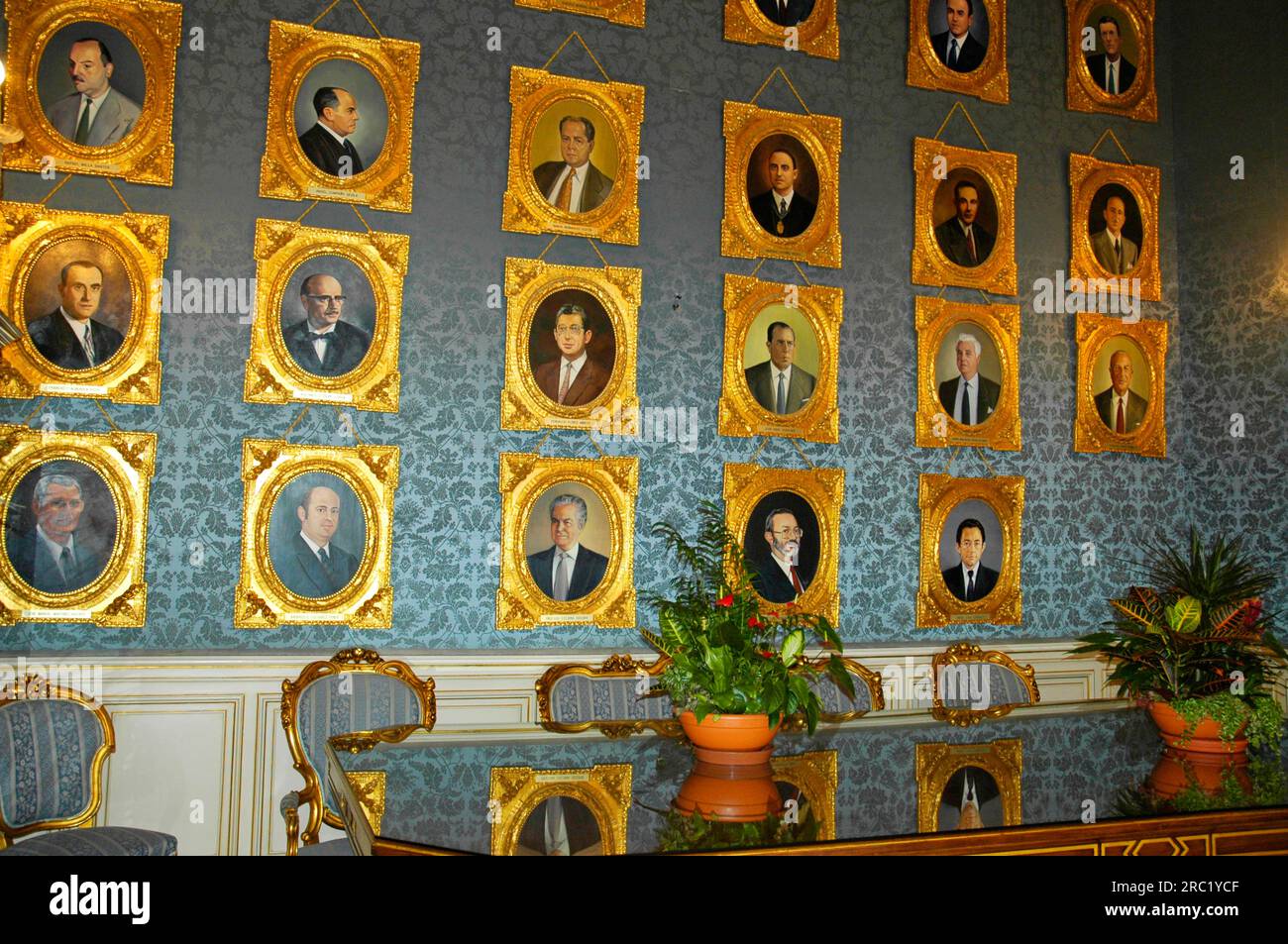 Salon azul hi-res stock photography and images - Alamy