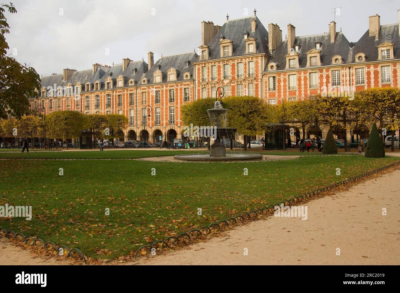 Pavillon de la Reine, Place des Vosges, Marais, Paris, France Stock ...