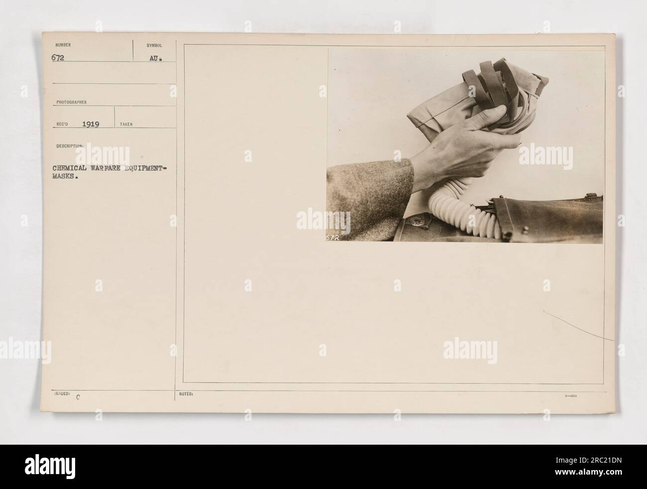 Soldiers of the Chemical Warfare Service wearing gas masks during World ...