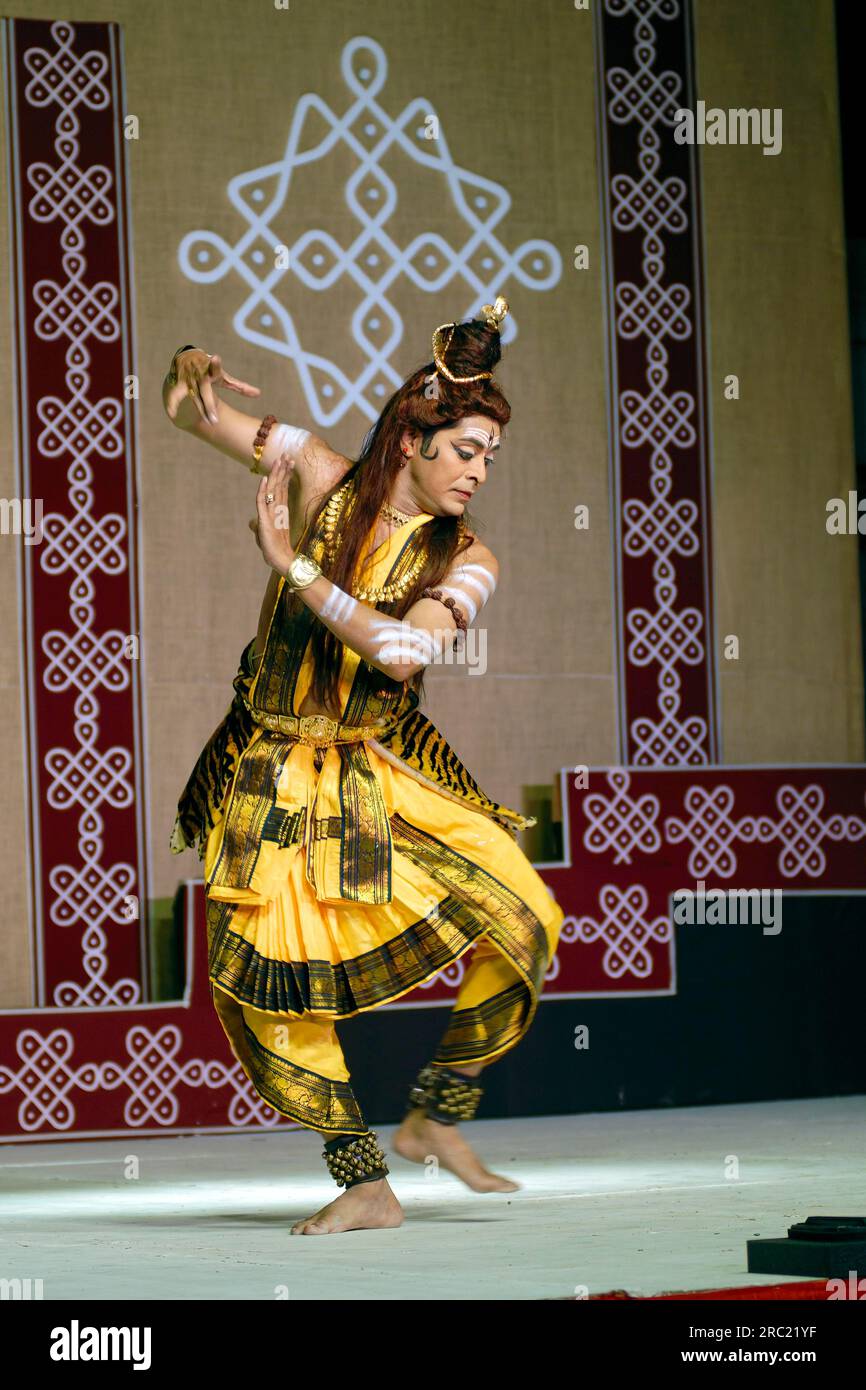 Shiva tandava dance in Bharatanatyam, classical dance of Tamil Nadu ...