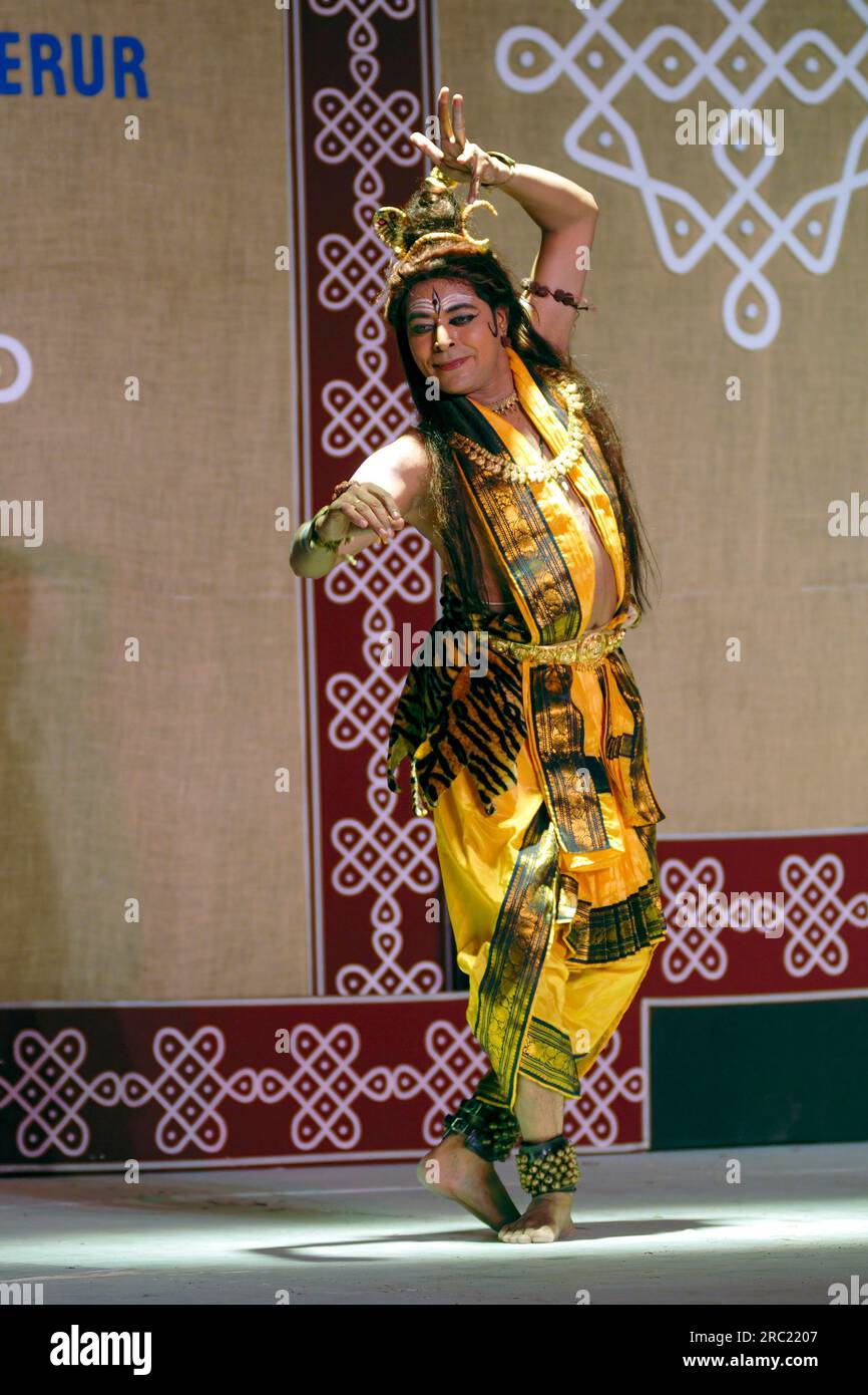 Shiva tandava dance in Bharatanatyam, classical dance of Tamil Nadu ...