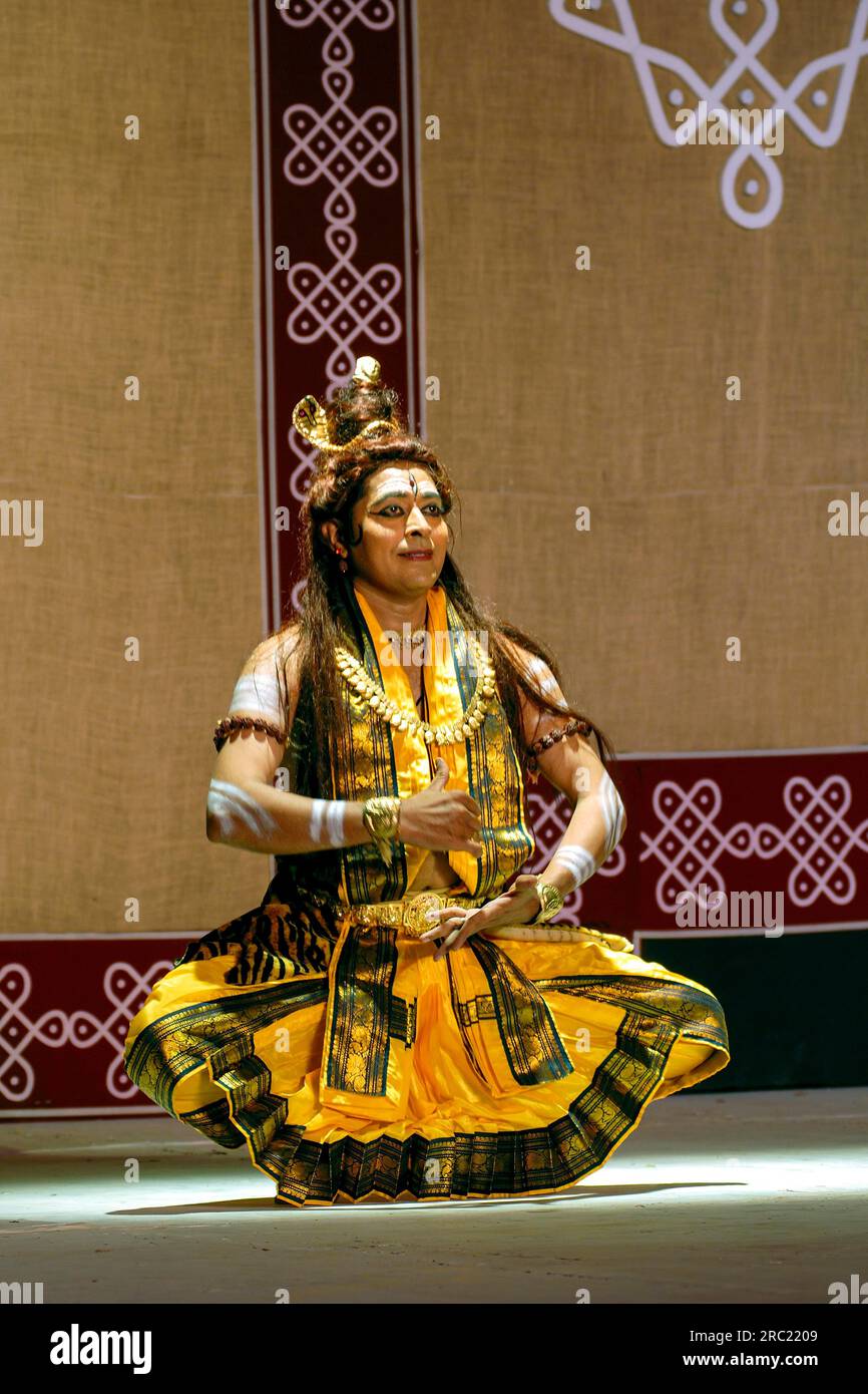 Shiva tandava dance in Bharatanatyam, classical dance of Tamil Nadu ...