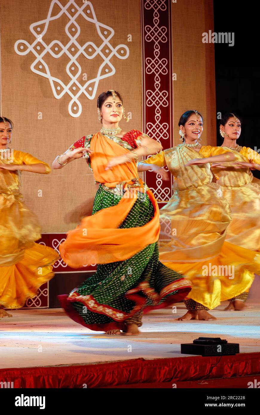 Kathak dance in Natiyanjali festival in Perur temple, Tamil Nadu, India Stock Photo - Alamy