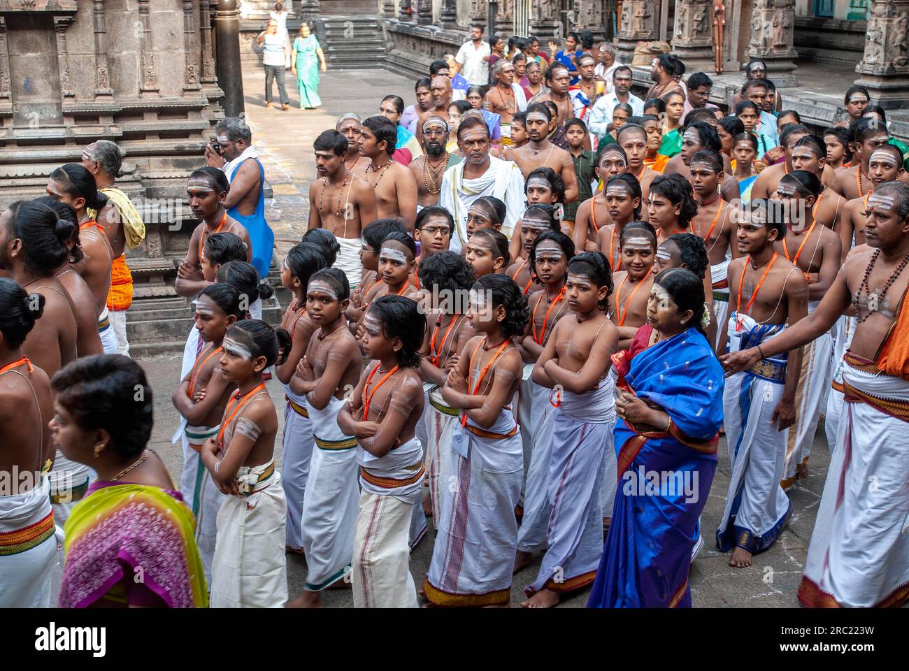 Crowded school corridor hi-res stock photography and images - Alamy